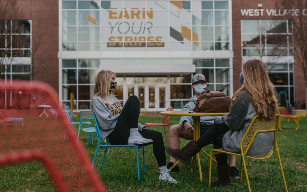 Greeting students near and far | Towson University